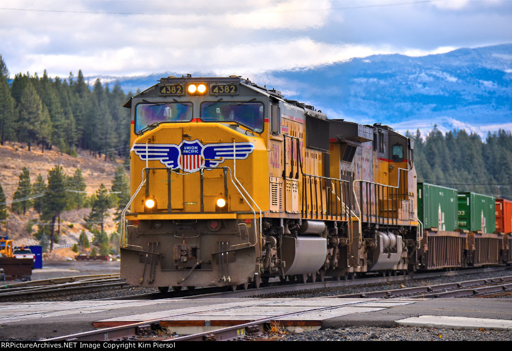 UP 4382 WB Roseville(Donner Pass) Sub